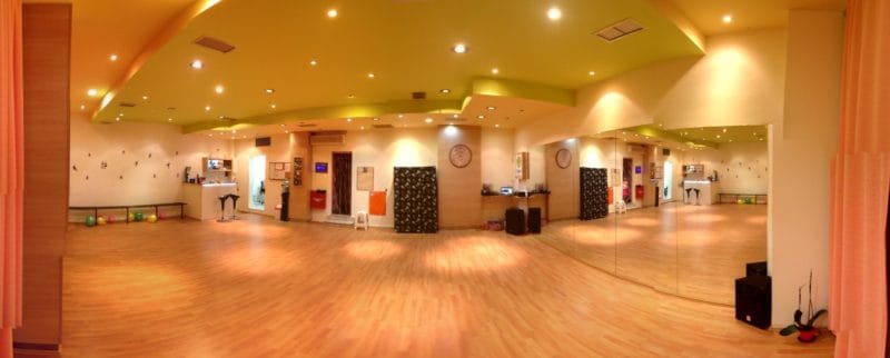 ΠΕΤΡΟΥΠΟΛΗ - InStep Dance Studios